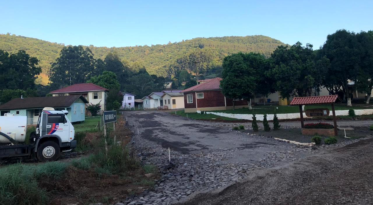 Barra do Rio Azul inicia projeto de asfaltamento no interior | Rádio ...